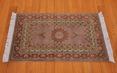 Bunyaad Hand-knotted Rugs \ Rug Details